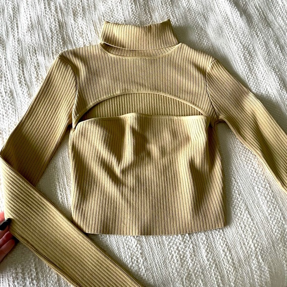 superdown | Tops | Revolve Superdown Cropped Sweater | Poshmark